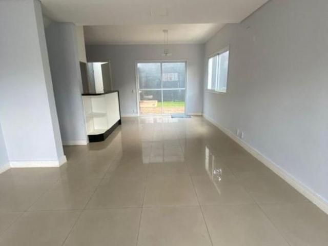 CASA À VENDA NO PORTAL DOS IPÊS