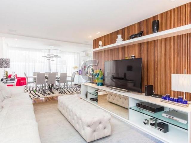 Casa a venda no Pacaembu, 3 suítes, 4 vagas 500m²