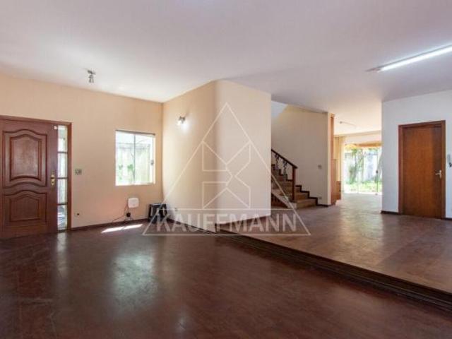 Casa à Venda no Pacaembu 4 Dormitórios 2 Suítes 6 Vagas e 450m² A.C