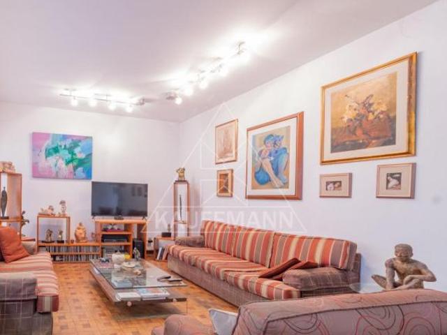 Casa à Venda no Pacaembu 4 Dormitórios, 3 Vagas A.U 450 m²