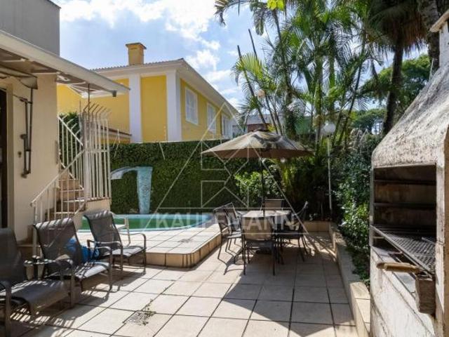 Casa à Venda no Pacaembu 4 Quartos 1 Suíte 3 Vagas 350m² de Área Construída