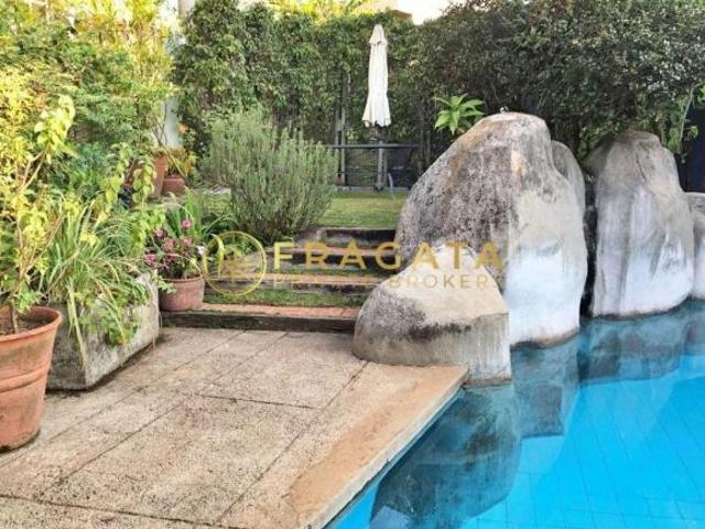 Casa à venda no Pacaembu com 362m², 4 dormitórios e piscina