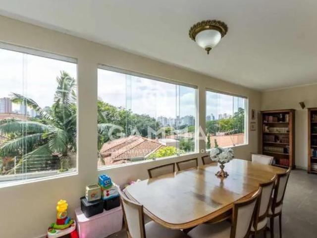 Casa à venda no Pacaembu Local alto com vista e segurança na porta