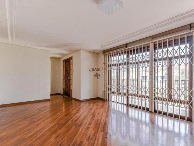CASA A VENDA NO PAROLIN COM 03 DORMITORIOS E PISCINA COM 270 M2