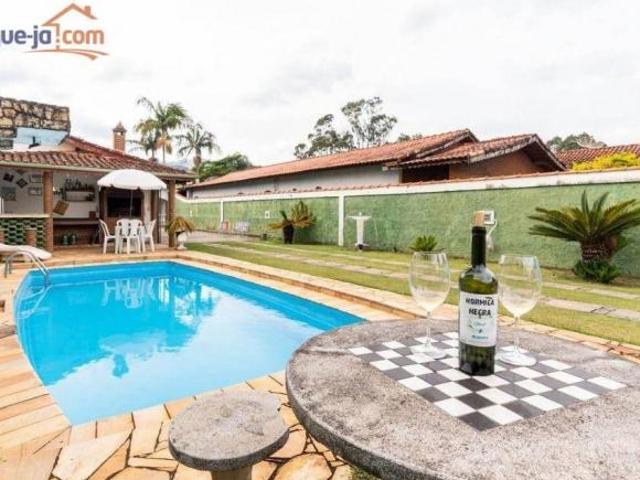 Casa à venda no Parque Monte Rey em São Bento do Sapucaí/SP com 300 m²
