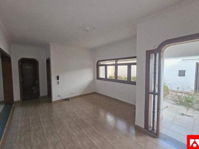 Casa à venda no Parque Novo Mundo em Americana com 3 quartos 1 suíte e 5 vagas de garagem
