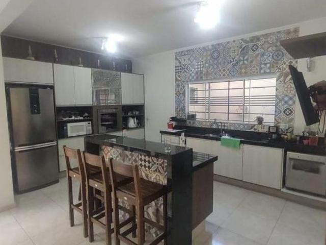 Casa à venda no Parque Campolim em Sorocaba com 200 m² e 3 quartos