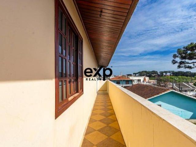 Casa à venda no Parque da Fonte, São José dos Pinhais, 4 Quartos sendo 1 no térro e 4 vagas!