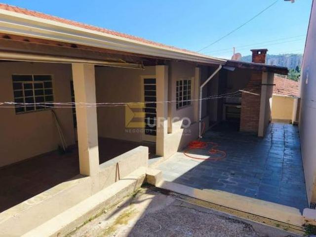 Casa à venda no PARQUE DAS COLINAS em Valinhos/SP