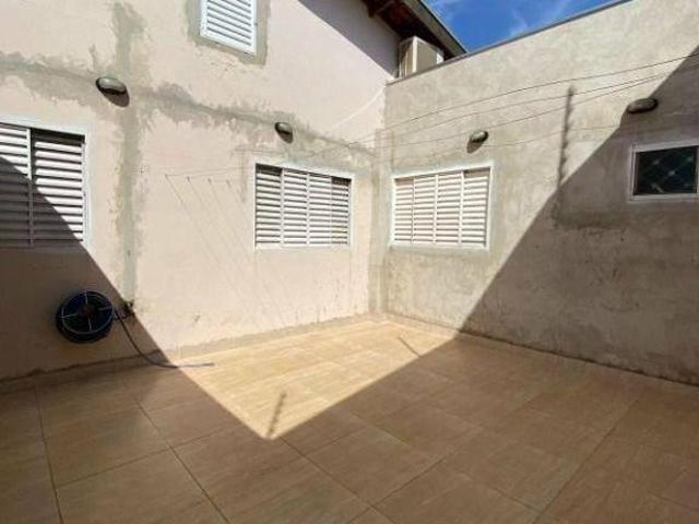 Casa à venda no Parque das Flores com 3 dormitórios e 3 vagas de garagem / Próximo ao Muffato da Av