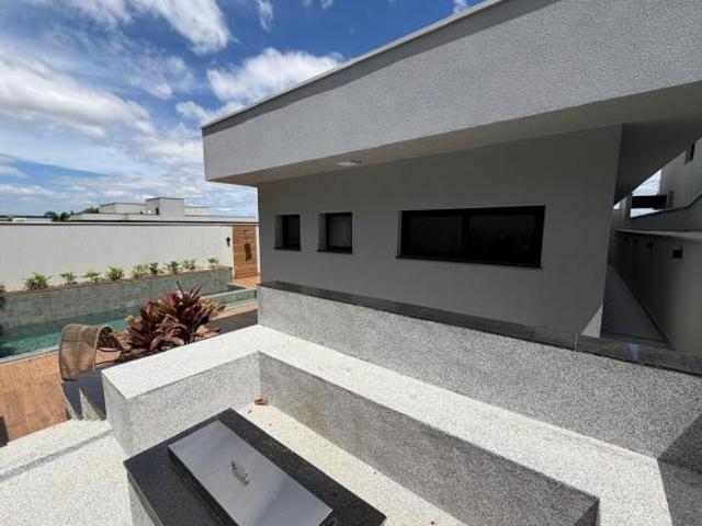 Casa à Venda no Parque Fortaleza I, Nova Odessa – 3 Suítes, 490m²