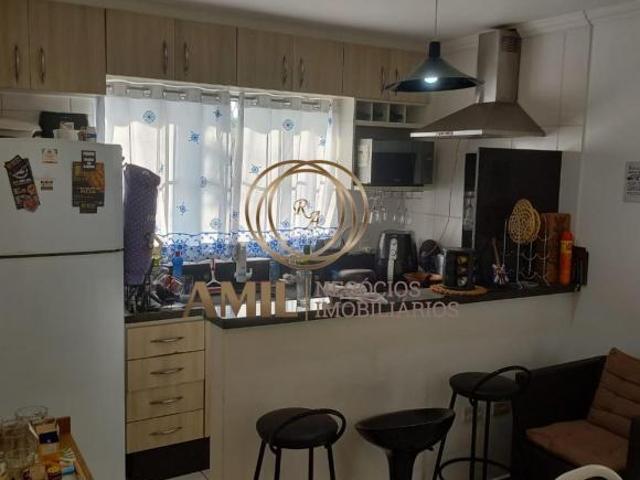Casa à venda no Parque Industrial, São José dos Campos SP, com 2 quartos, sacada em L e garagem. Ven