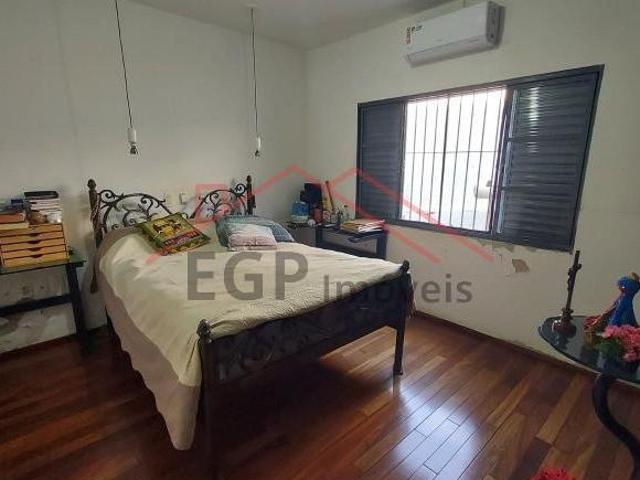 Casa a venda no Parque Jataí, Votorantim. Na parte térrea, sala, 3 dormitórios sendo 1 suíte com clo