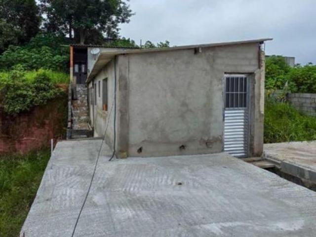 Casa à venda no Parque Recanto Mônica em Itaquaquecetuba com 4 dormitórios e quintal
