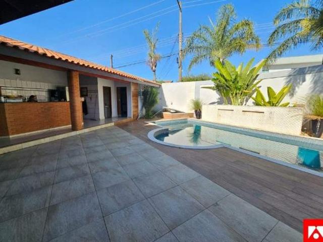 Casa à venda no Parque Residencial Jaguari em Americana com 3 quartos 1 suíte e 4 vagas de garagem