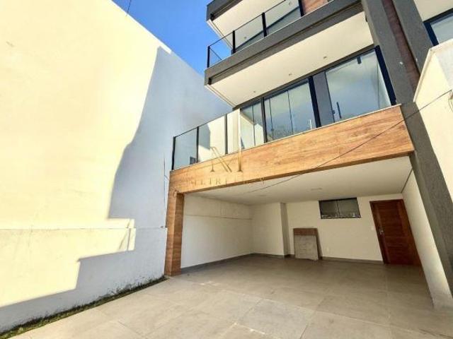 Casa à venda 3 quartos 3 suítes varanda no Planalto/BH