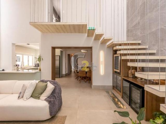 Casa à venda no Planalto Paulista, 4 quartos, 2 suítes, 4 vagas de garagem