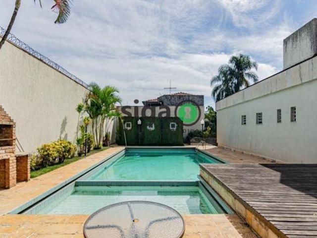 Casa a venda no Planalto Paulista, com 3 quartos e 6 vagas de garagem