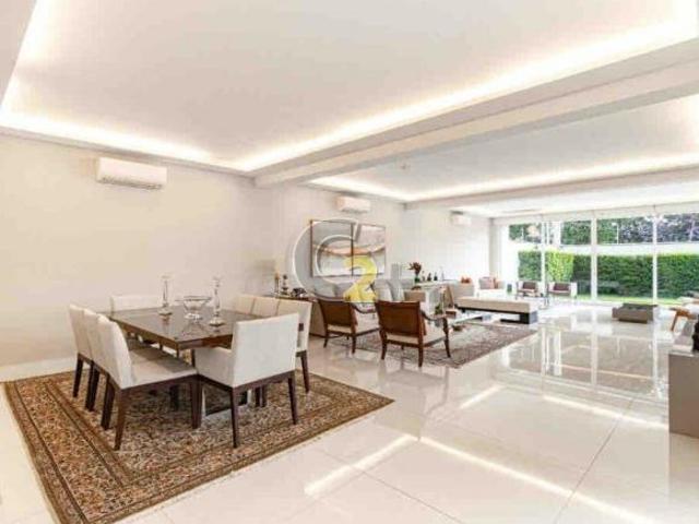 Casa à venda no Planalto Paulista com 4 suítes e 4 vagas de garagem