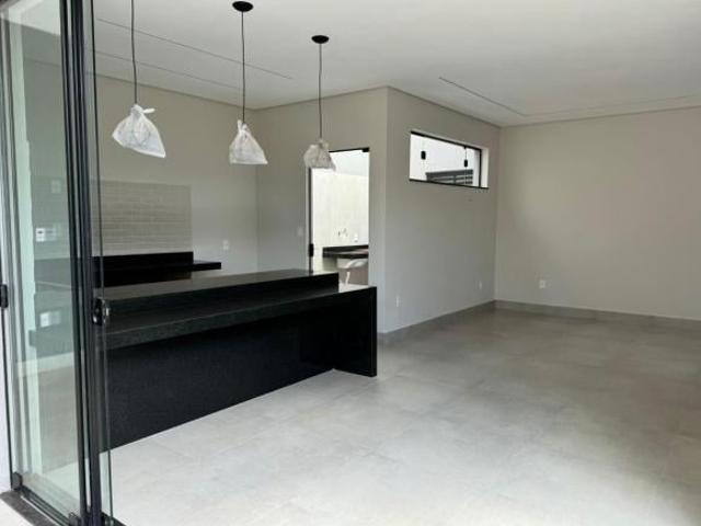 CASA Á VENDA NO PRIMO MENEGHETTI COM PROJETO MODERNO