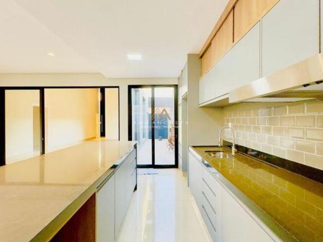 Casa à venda no Quinta do Lago, com 210m2, 3 suítes, lavabo, escritório, piscina
