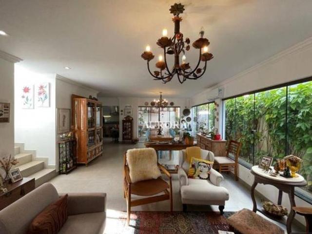 Casa à venda no Royal Maison, com 220m² de terreno e 210m² de área útil por R$1.900.000,00