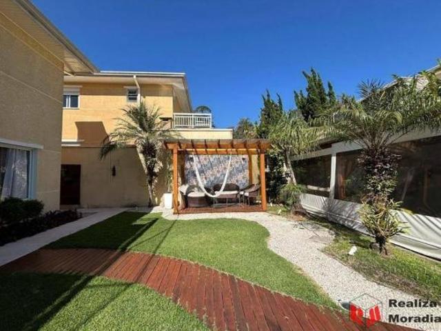 Casa à Venda no Raízes Granja Viana | 3 Suítes, Closet Master e Terreno de 400m²