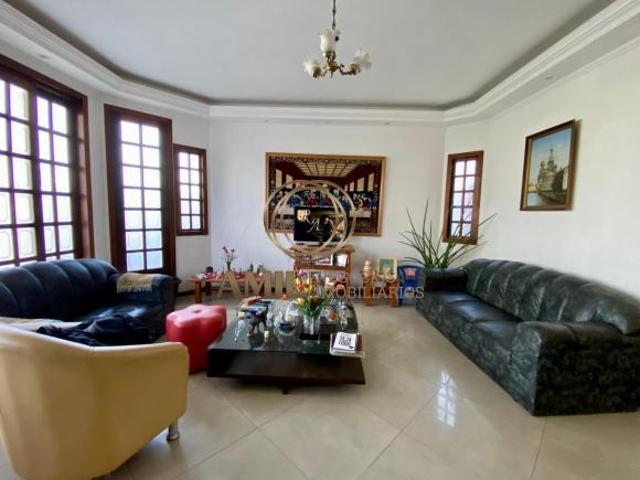 Casa a venda no Recanto da Serra, com 04 dormitórios, 01 suíte, 320m² de construção, localizado no U