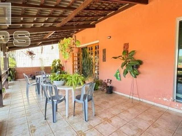 Casa à venda no Recreio Maristela, 3 dormitórios com 1 suite, quintal, edícula completa, porteira fe