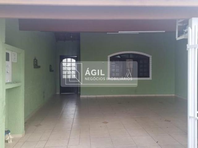 Casa a Venda no Reserva do Bosque com 3 Dorm A/T 156m² A/C 102m² A casa tem uma suite com sacada