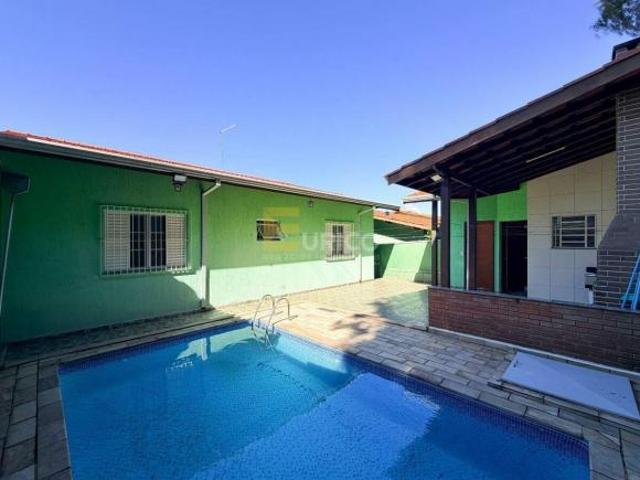 Casa térrea totalmente conservada para venda no bairro aquários em Vinhedo/SP