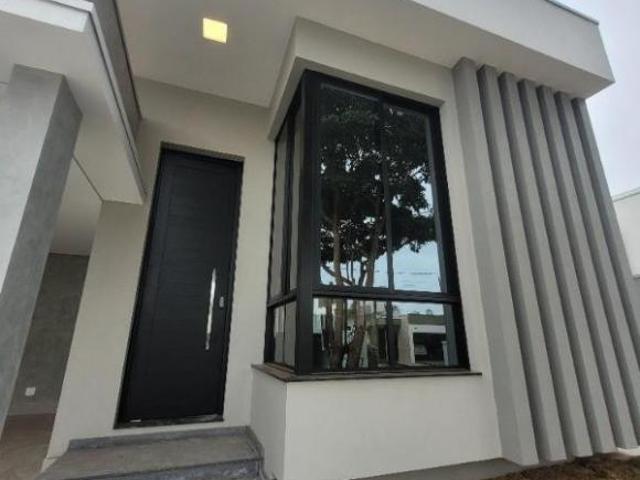 Casa à venda no Residencial Floresta em Alfenas com 3 suítes e piscina