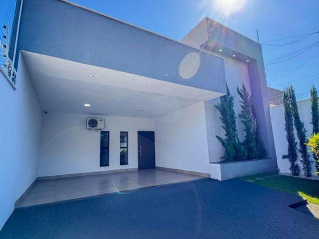 Casa à venda no Residencial Interlagos com 155 m², 3 quartos, área gourmet e armários planejados