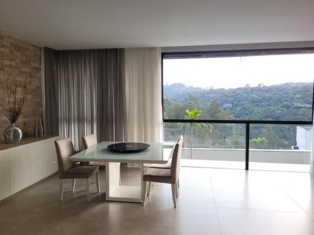 Casa à venda no Residencial Itahyê na Cidade Tamboré em Santana de Parnaíba SP
