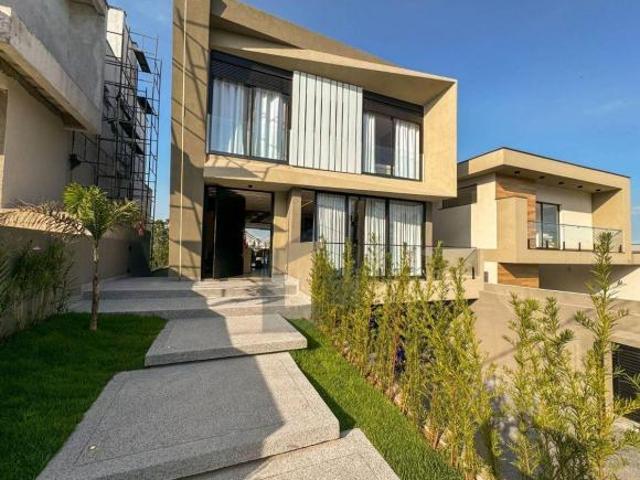 Casa a venda no Residencial Real Park Arujá | 4 suítes | Mobiliada