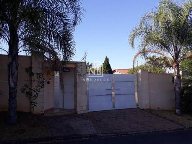 Casa à venda No Residencial Terras de Itaici com 04 suítes sendo 01 com closet