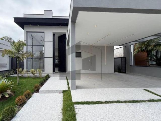 Casa à Venda no Residencial Veredas | 3 Suítes | Piscina com Jacuzzi | Espaço Gourmet | Casa Nova