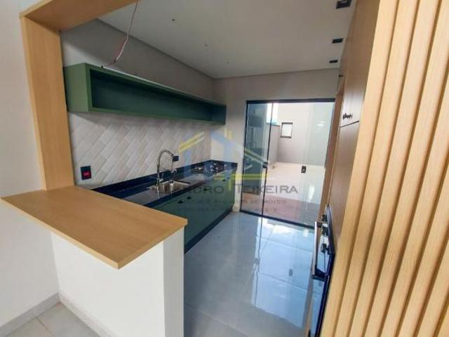 Casa à Venda no Residencial Villa Verde em Bragança Paulista ? 3 Quartos com Suí