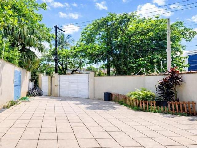 Casa à venda no Tombo no Guarujá, SP | QVista Inteligência Imobiliária Guarujá