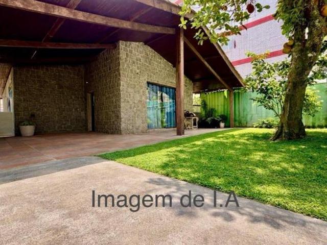 Casa à venda no Tombo no Guarujá, SP | QVista Inteligência Imobiliária Guarujá