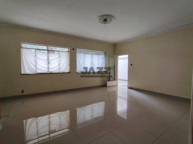 Casa à Venda no Taquaral com 4 Dormitórios e 2 Suítes Campinas
