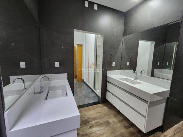 Casa à venda no Tarraf 2, com 4 suítes, ofurô, sala 2 ambientes, quintal
