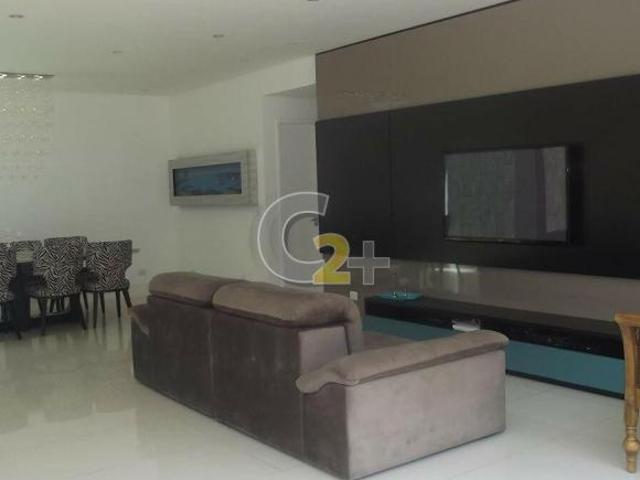 Casa á venda no Tremembé, 3 suítes, 8 vagas de garagem