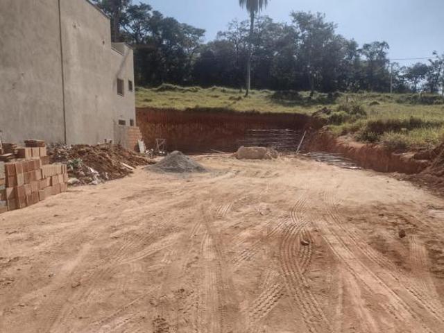 Casa à venda no Vale das Orquídeas