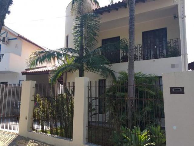 Casa à venda no VILA EMBARÉ em Valinhos/SP