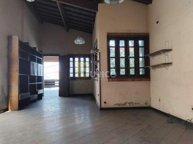 Casa à venda no VILA EMBARÉ em Valinhos/SP