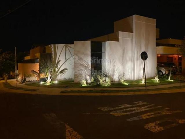 Casa a venda no Village Damha II com 03 suítes, armários planejados, piscina aquecida e cozinha gour
