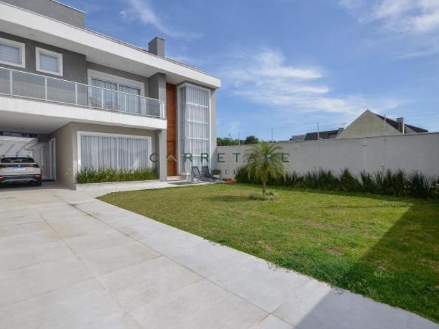 CASA A VENDA NO XAXIM COM DUAS SUÍTES MASTER