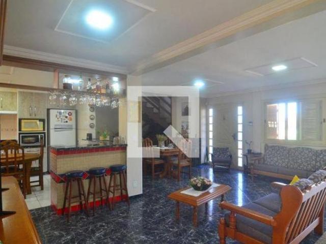 Casa à Venda Nossa Sra das Graças, 3 Quartos, 270 m² Canoas