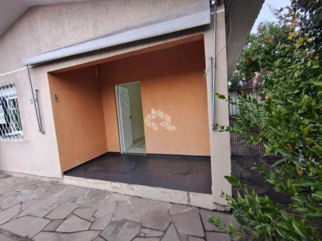 Casa à venda na Cavalhada, com acessibildade, amplo pátio